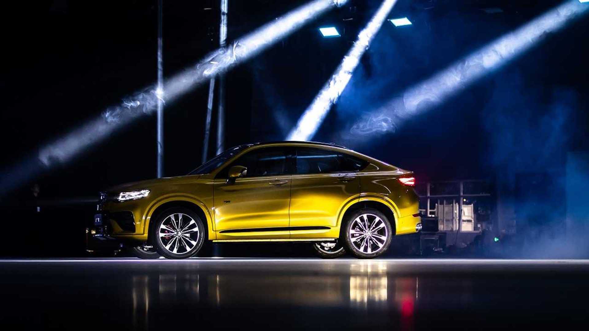 Geely, coupe SUV modelinin plug-in hibrit versiyonunu da tanıttı