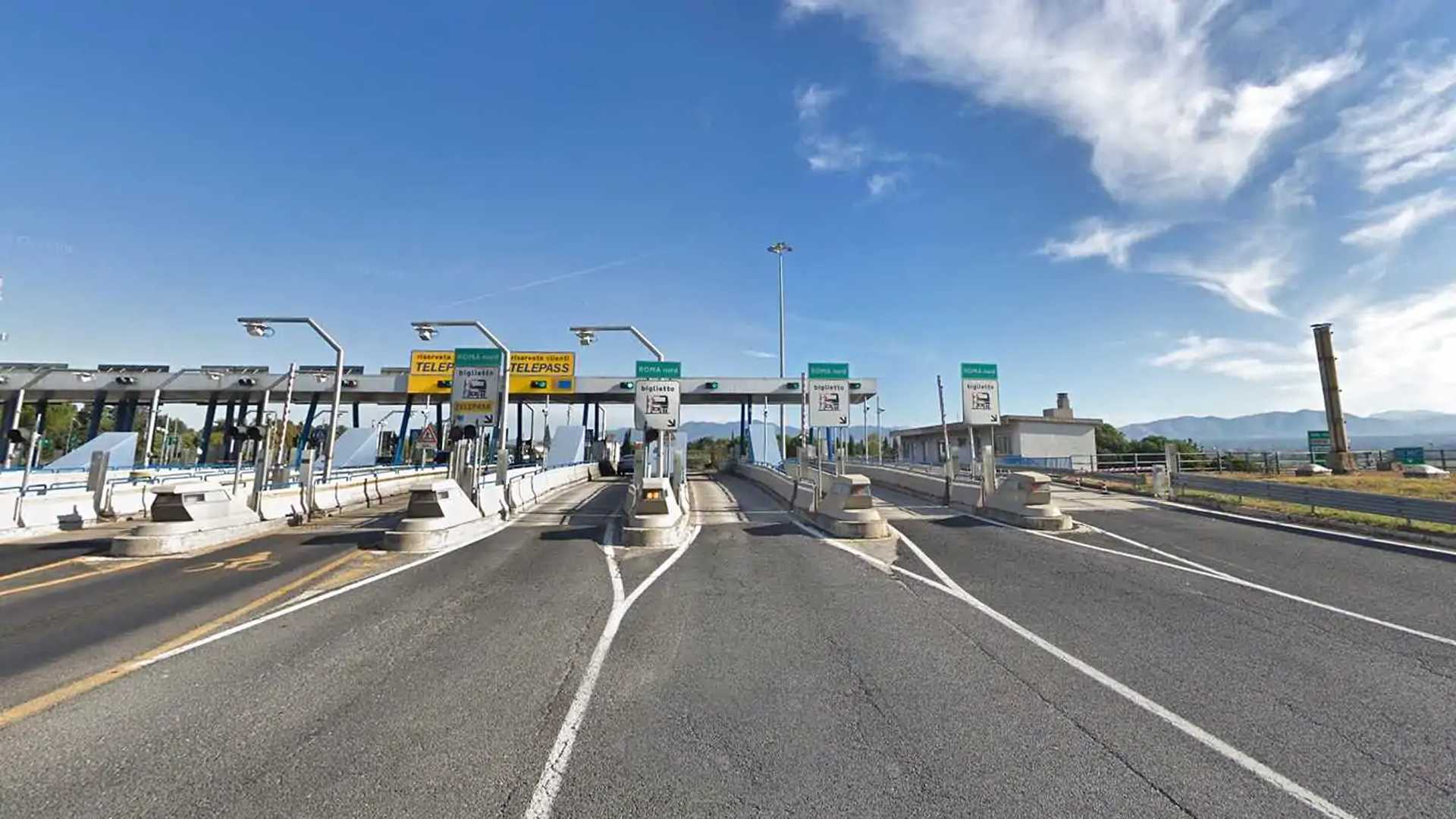 Così l'Italia perde ancora tempo sulle colonnine in autostrada