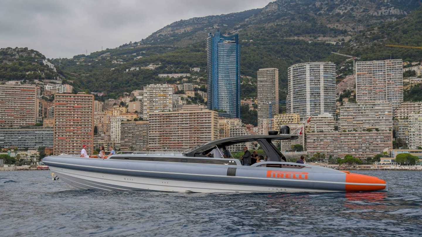 Pirelli 1900, prova del super gommone da 1.450.000 euro