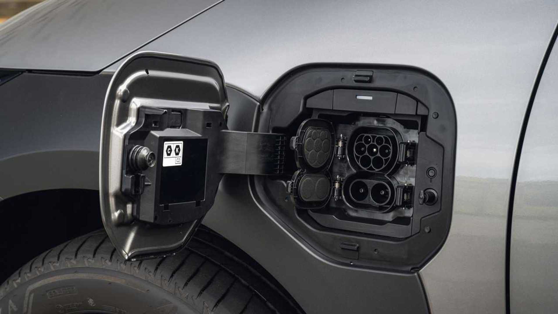 Le wallbox Enel X Way insieme alle auto elettriche Toyota