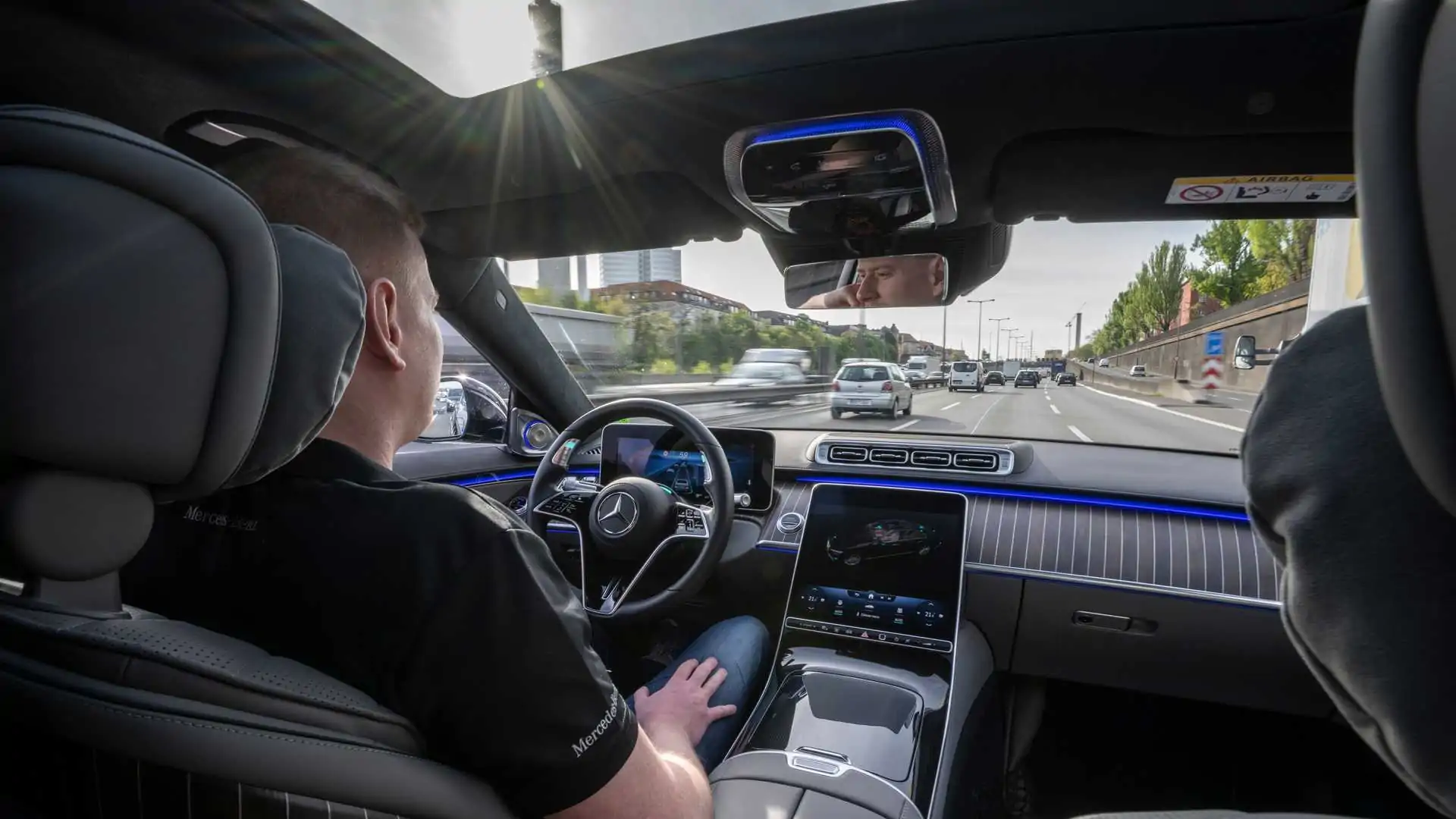 Mercedes Benz Self Drive Mercedes Benz Presents Self Driving New S500