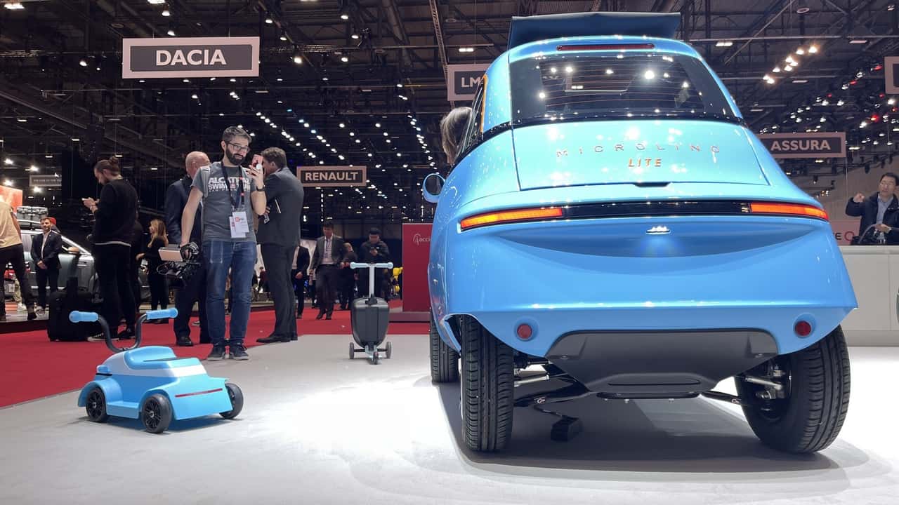 Microlino Lite, la versione che va a 45 km/h per i quattordicenni