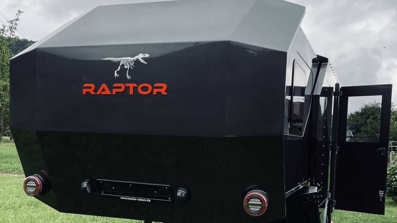La caravana Raptor XC esconde un dormitorio extensible
