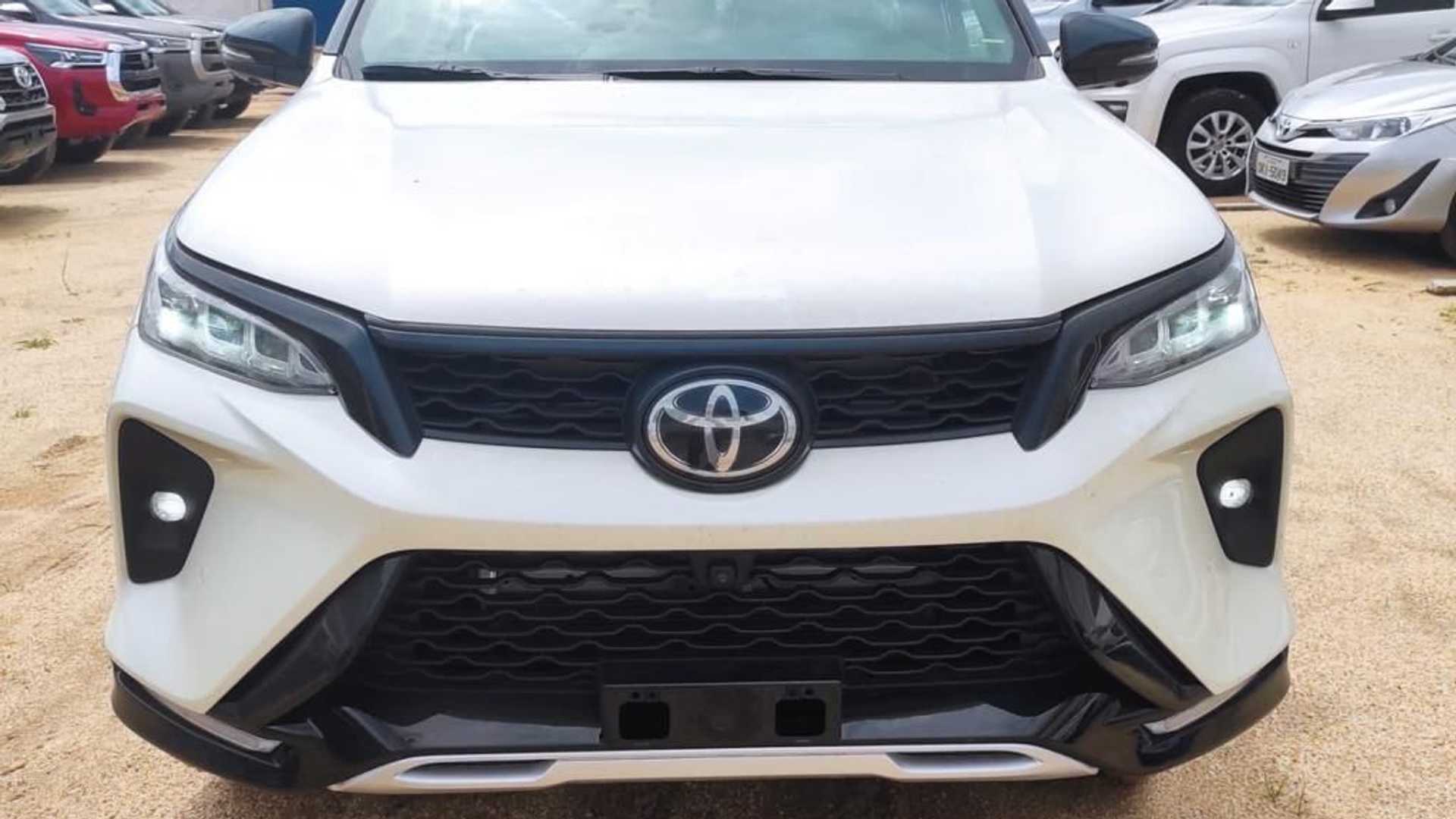 Flagra: Novo Toyota SW4 Diamond já está nas concessionárias