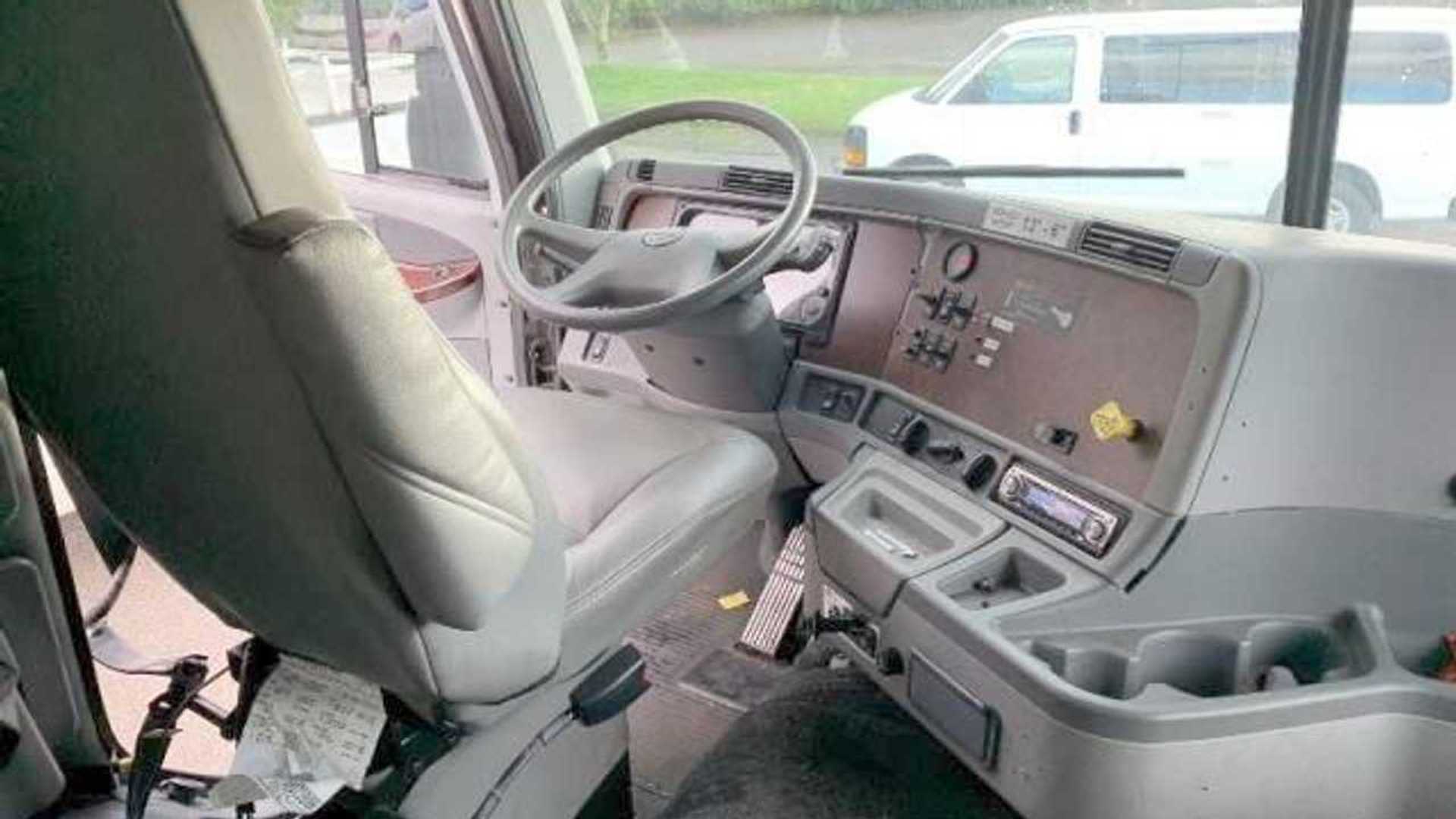 Esta oficina móvil del FBI es una autocaravana en potencia