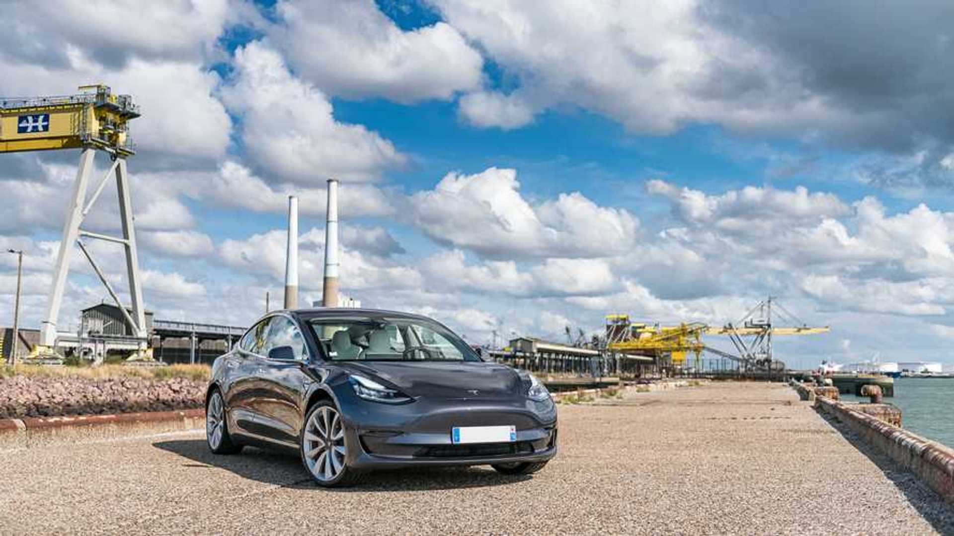 La Tesla Model 3 en passe de devenir la voiture électrique la plus ...