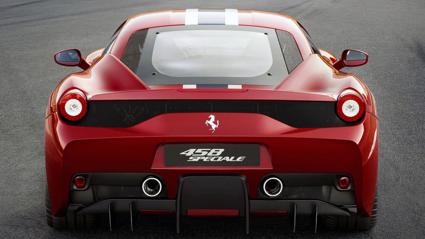 Ferrari 458 Speciale vs 488 Pista, scontro generazionale