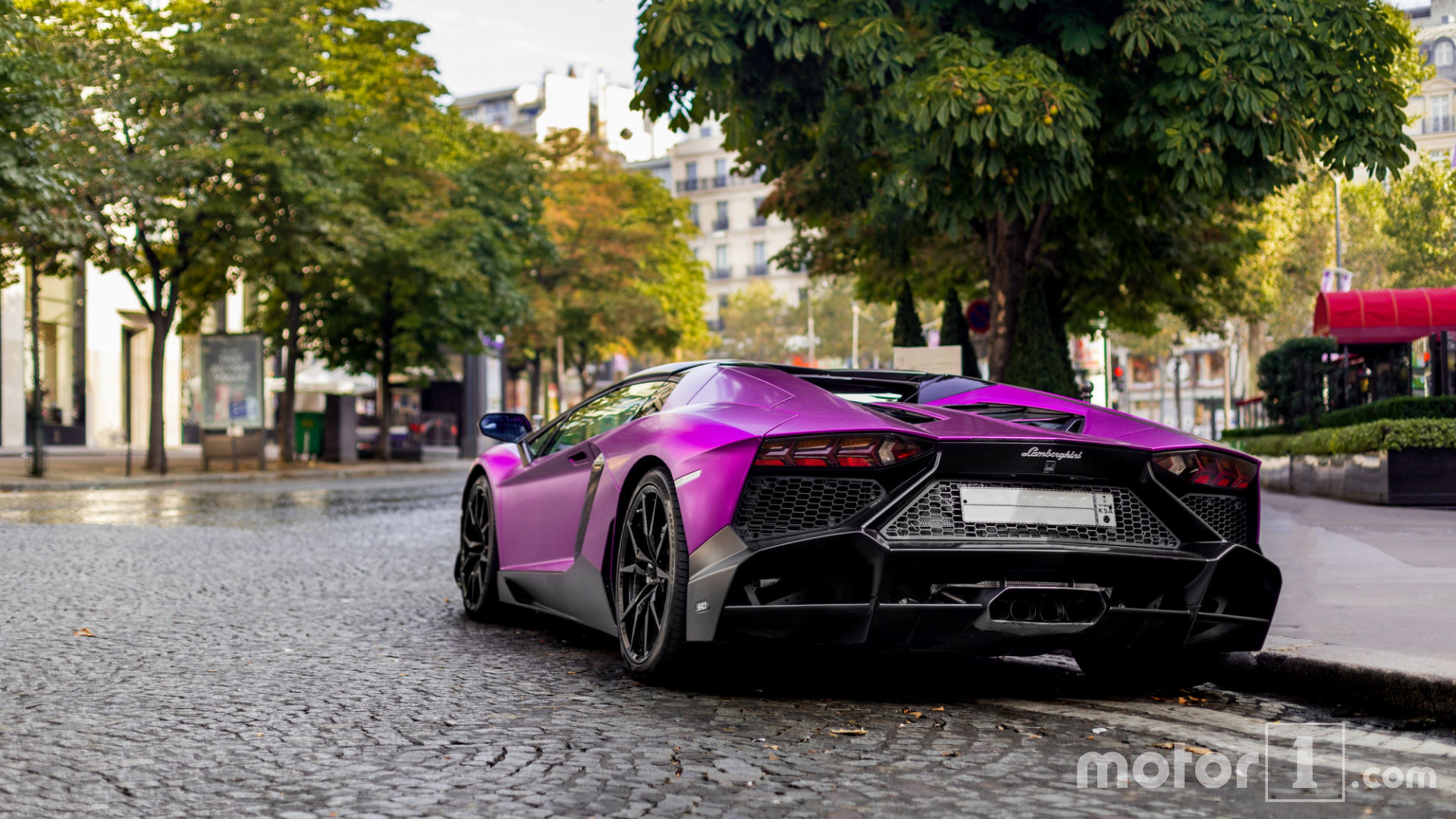 PHOTOS - Que diriez-vous d'une Lamborghini Aventador violette