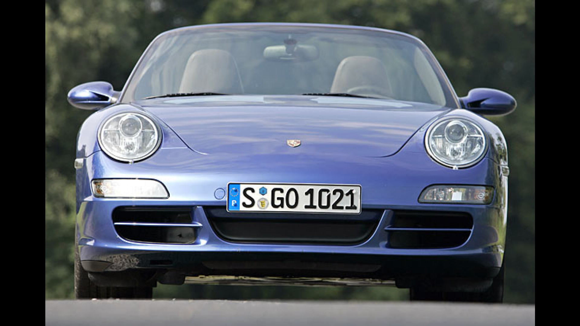 Open-Elf mit Asphalt-Kleber | Motor1.com Bilder