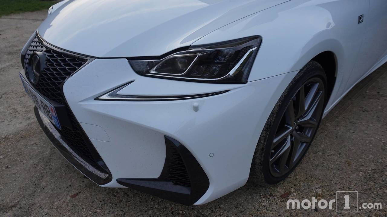 Essai Lexus IS 300h - Belle mais pas rebelle