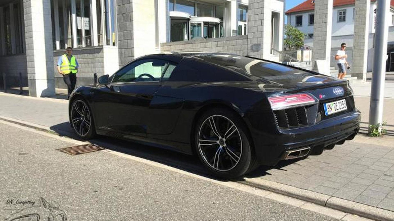 Audi R8 Black V10 Engine