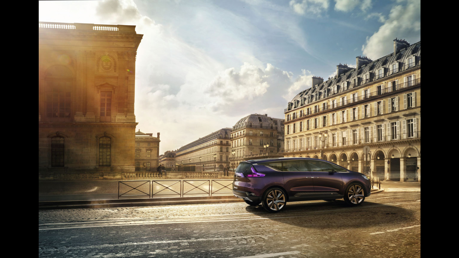 Renault Initiale Paris | Motor1.com Foto