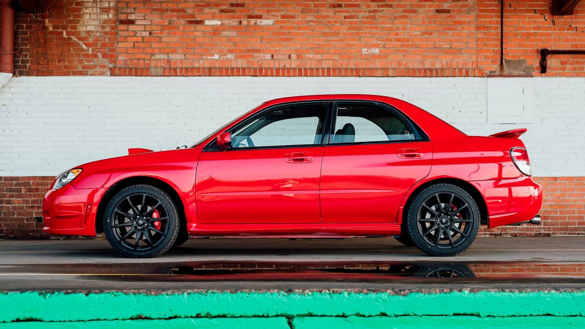 Baby Driver filmindeki kırmızı Subaru’lardan biri daha satılıyor