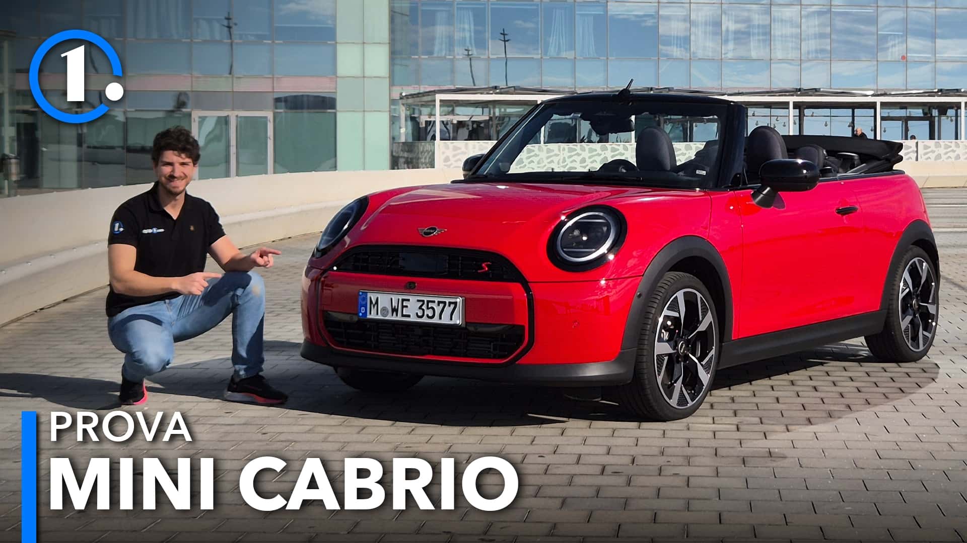 Nuova MINI Cabrio, la prova dell'icona british con la capote in tela