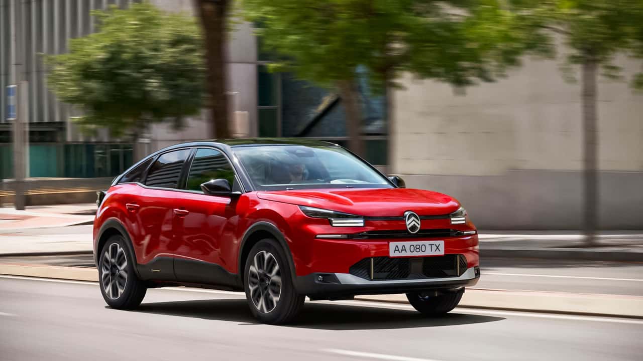 Citroen e-C4 und e-C4 X erhalten deutlich schickere Front