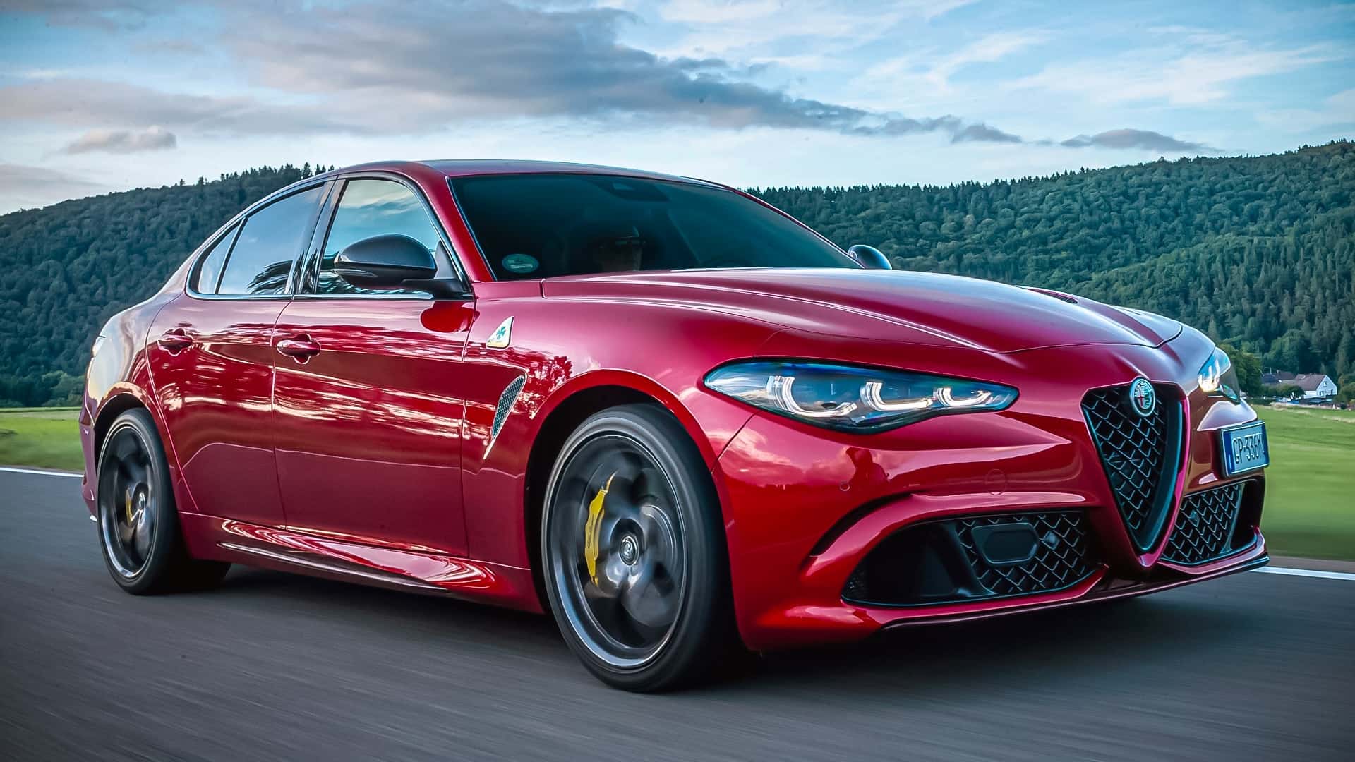 Fotos: Alfa Romeo Giulia Quadrifoglio Oro (2026) | Motor1.com