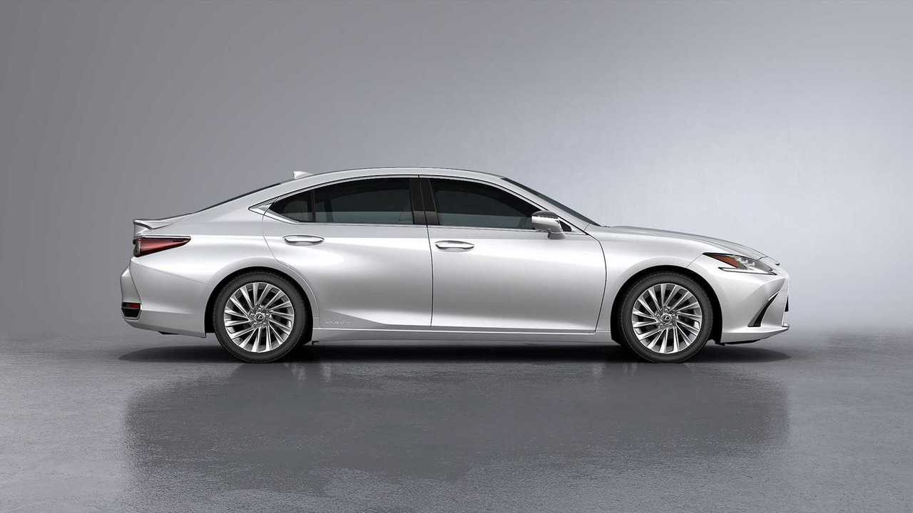 Lexus UX 250h e ES 300h ficam mais equipados na linha 2023; veja o que muda