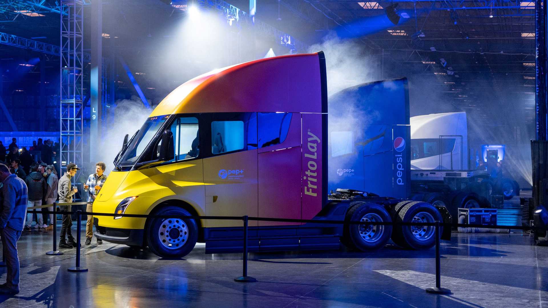 Tesla Semi erhält drei Plaid-Motoren und Megawatt-Charging
