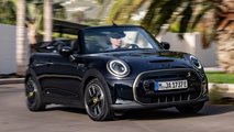 MINI Cooper SE Cabrio 2023: nuevo descapotable eléctrico en la gama