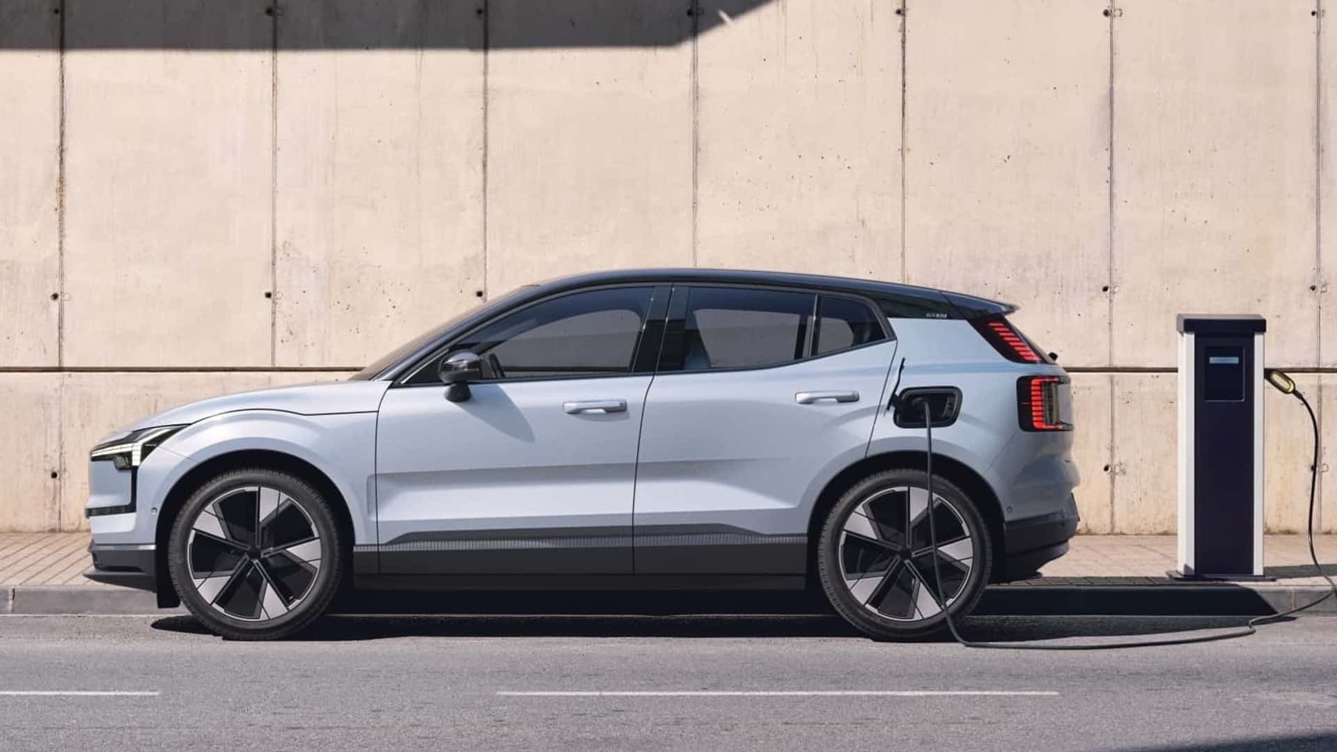Volvo também anuncia mudança para o padrão de carregamento da Tesla