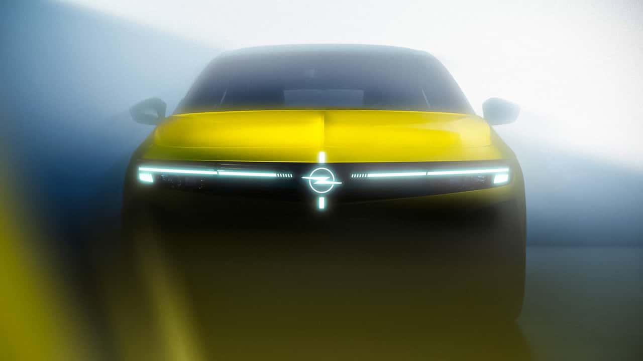 Opel, makyajlı Astra'nın ilk teaser görüntülerini yayınladı!