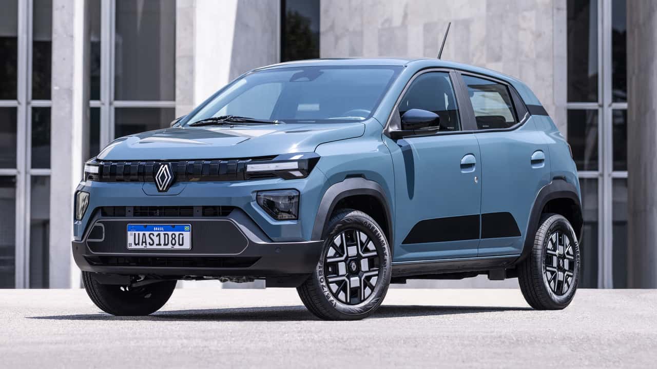 Renault Kwid E-Tech 2026 muda visual, ganha ADAS e segue por R$ 99.990
