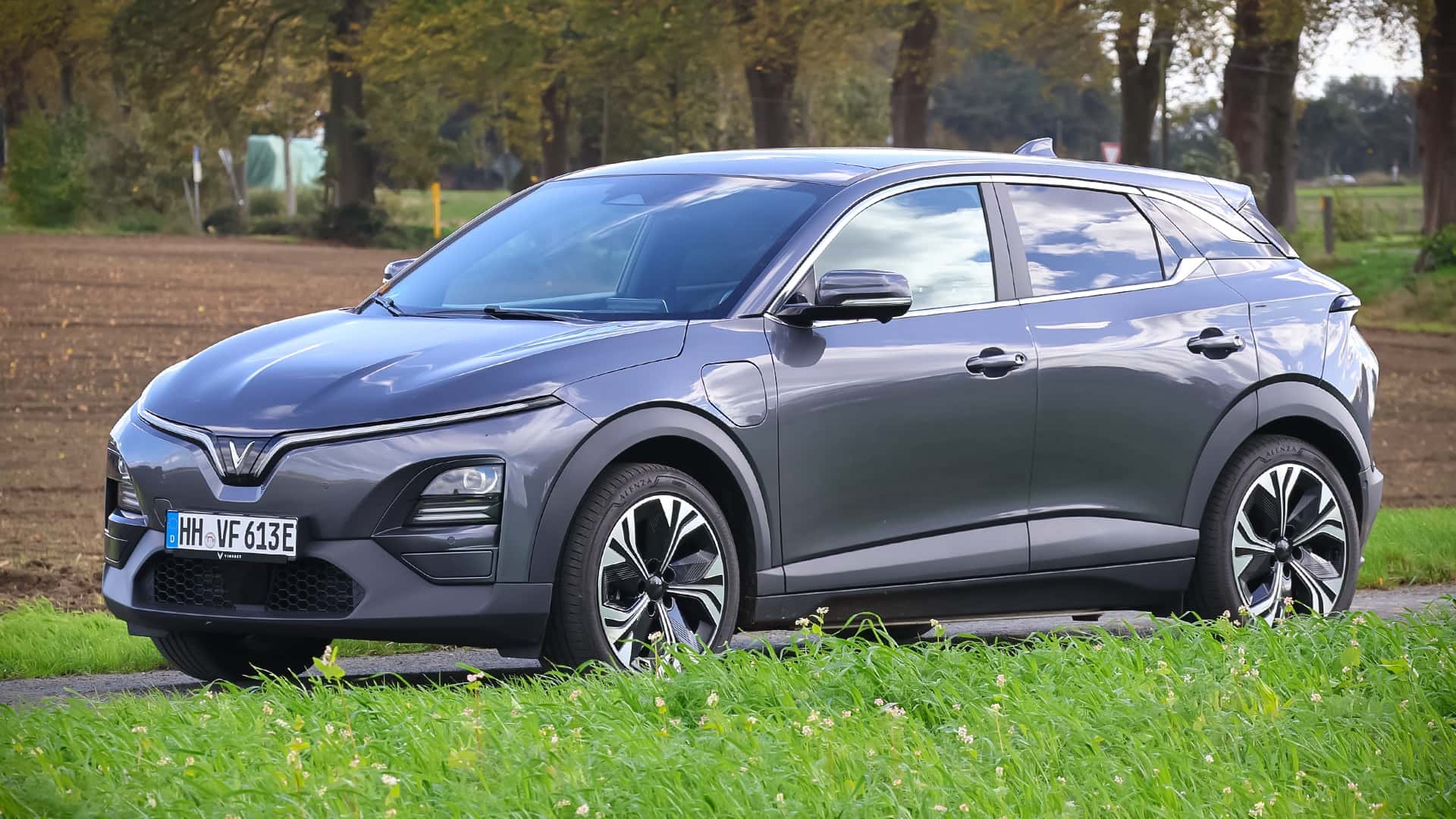 Vinfast VF6 (2025): Kia EV3 und Skoda Elroq Konkurrent im Test