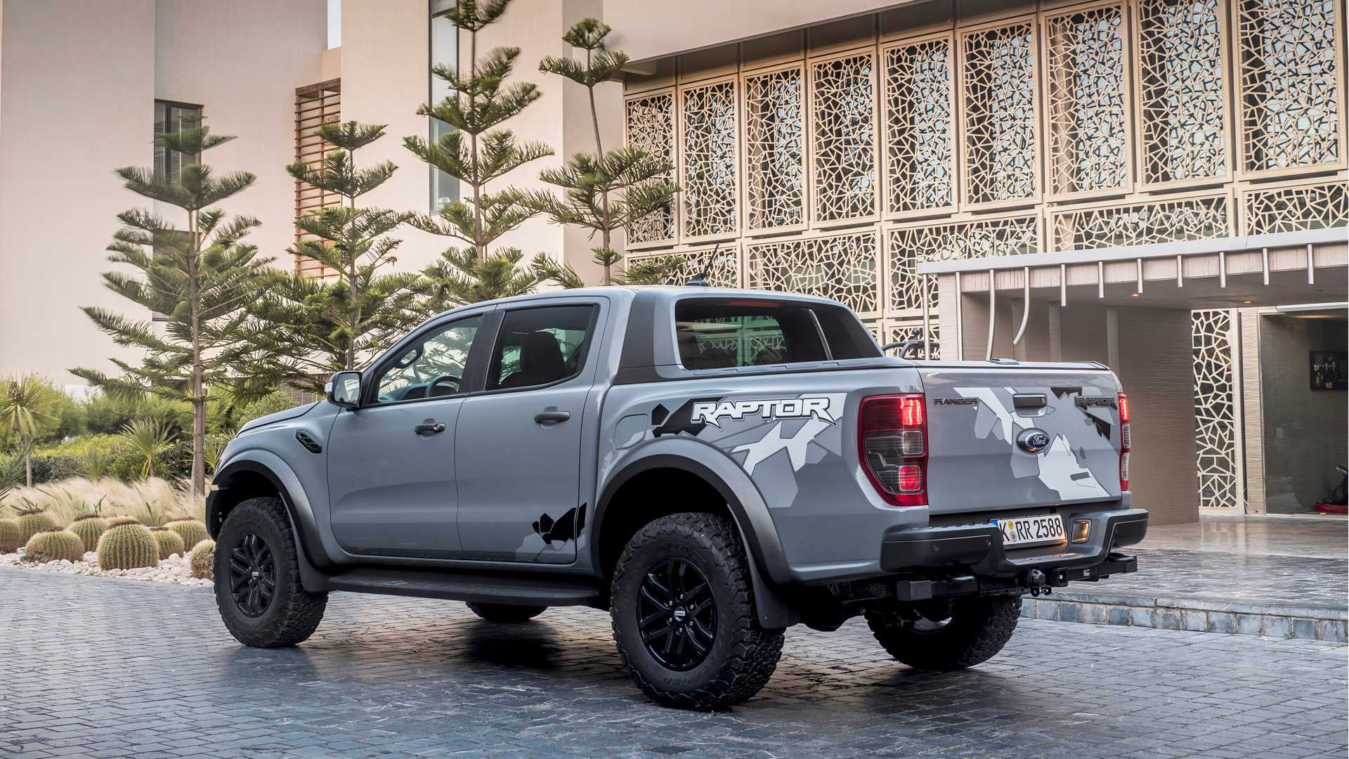 Ford Ranger Raptor, affronta le dune da professionista