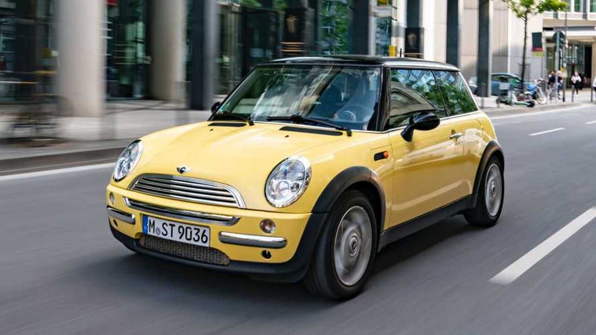 Mini comemora 20 anos de relançamento pelas mãos da BMW