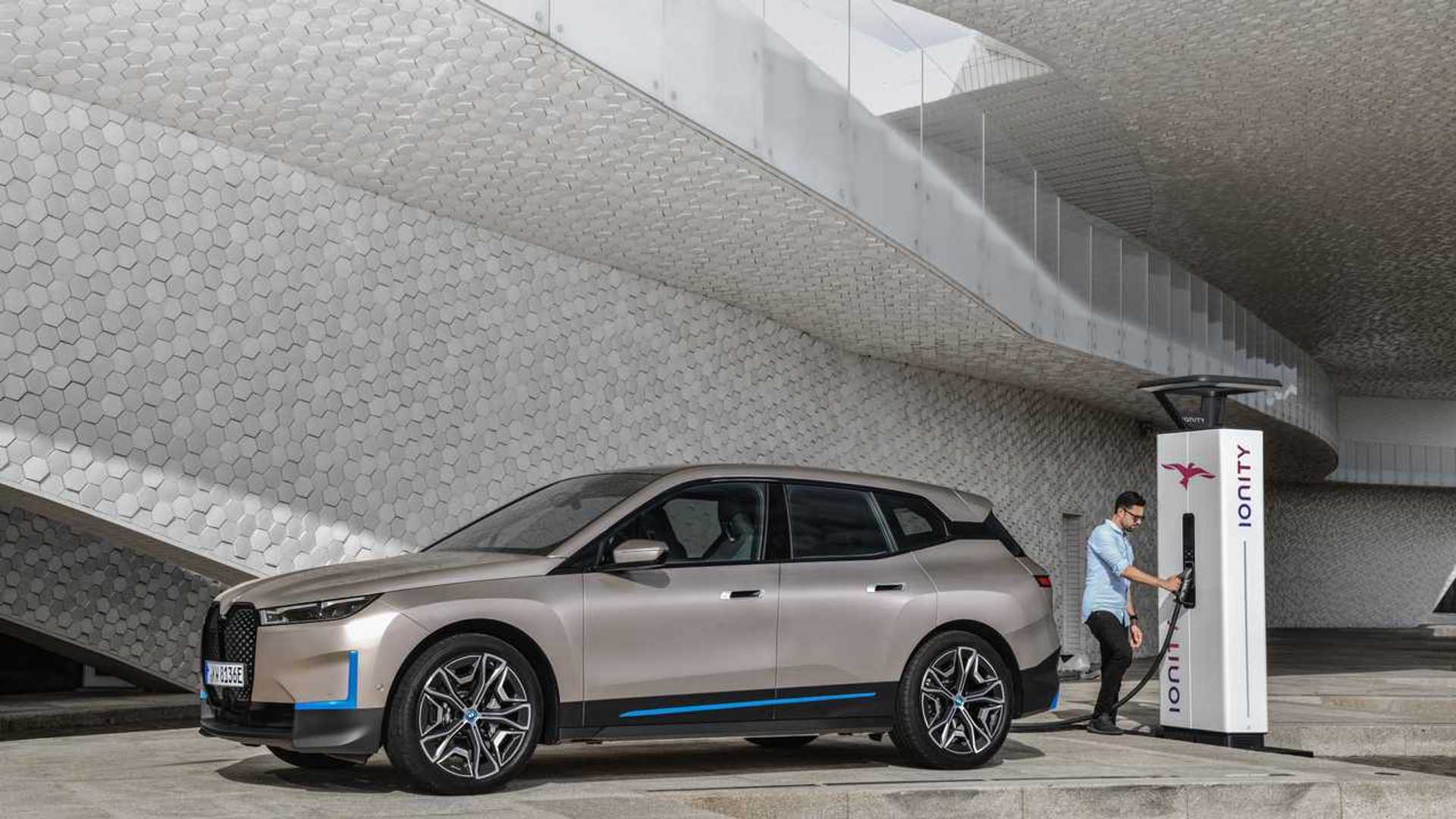 BMW, EV satış rakamlarını bu yıl ikiye katlamak istiyor