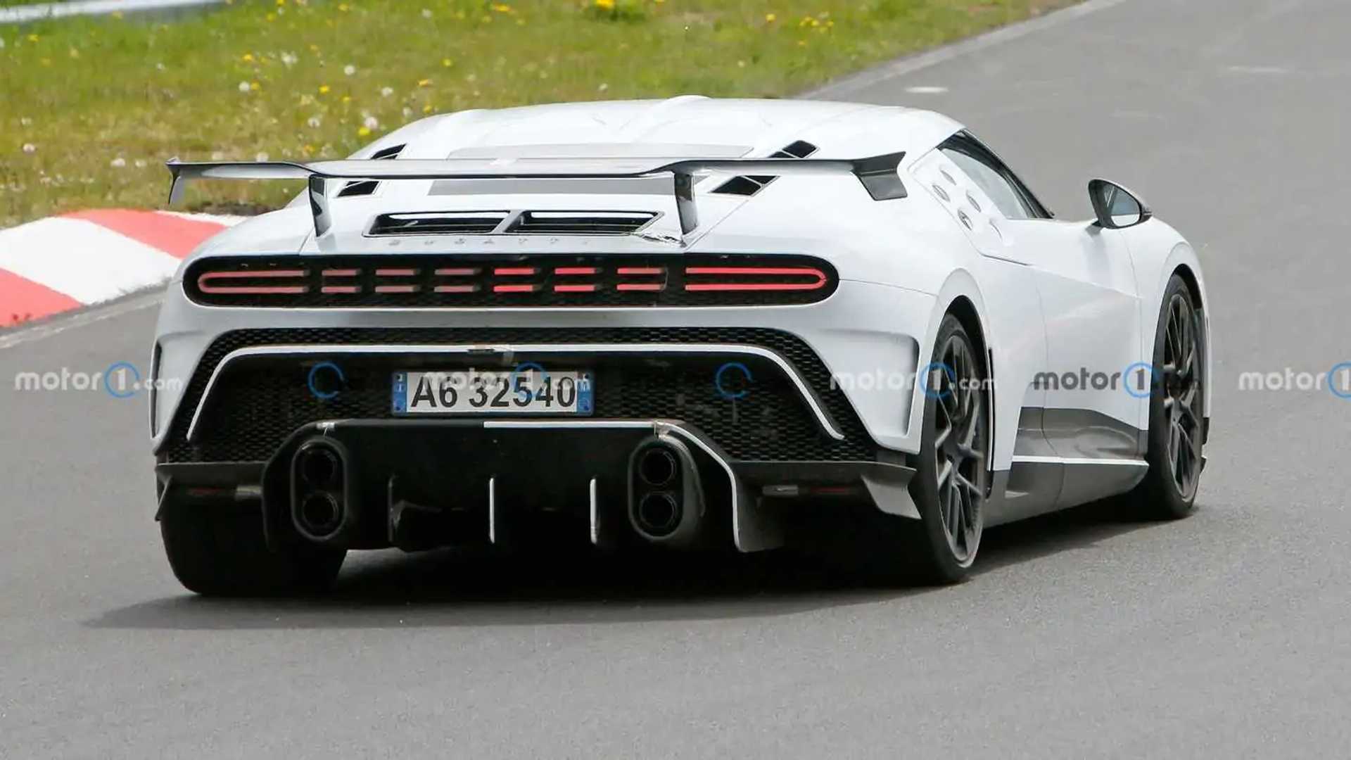 La Bugatti Centodieci surprise à fond sur le Nürburgring