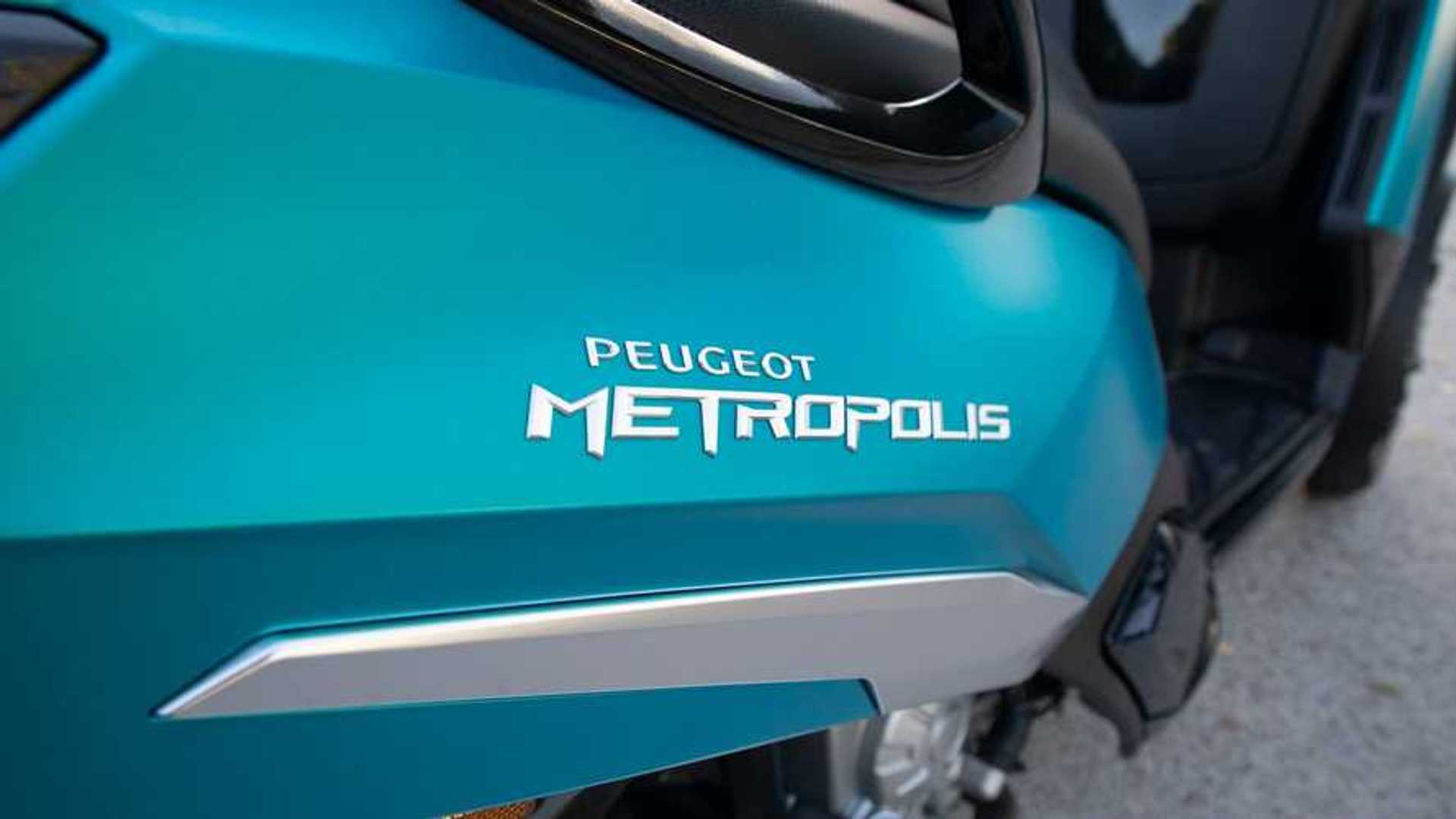 Peugeot Metropolis 2021: Skuter Roda Tiga Berdaya Tarik Tinggi