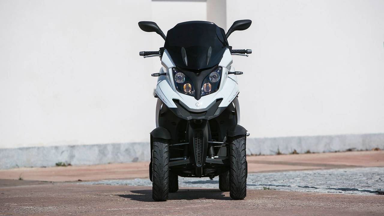 Probamos el Quadro4, un scooter de cuatro ruedas único