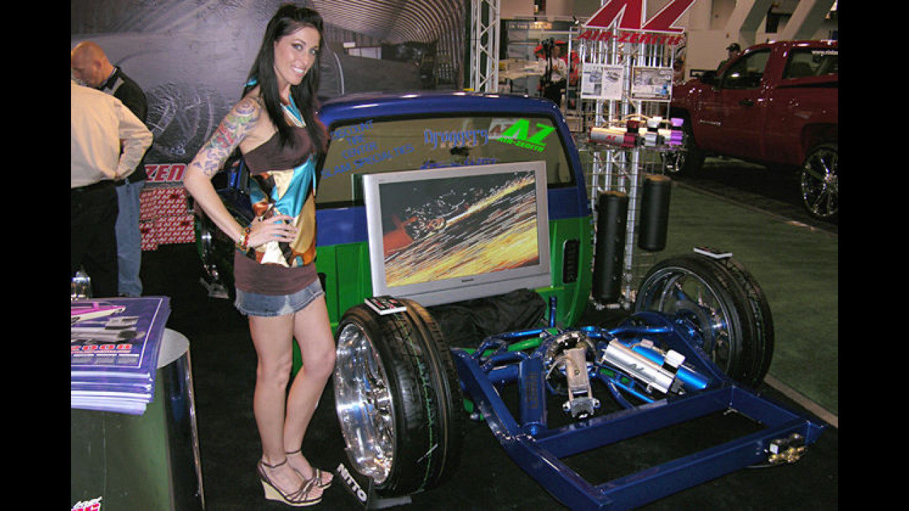 SEMA-Show in Las Vegas: Scharfe Girls auf der Tuning-Messe