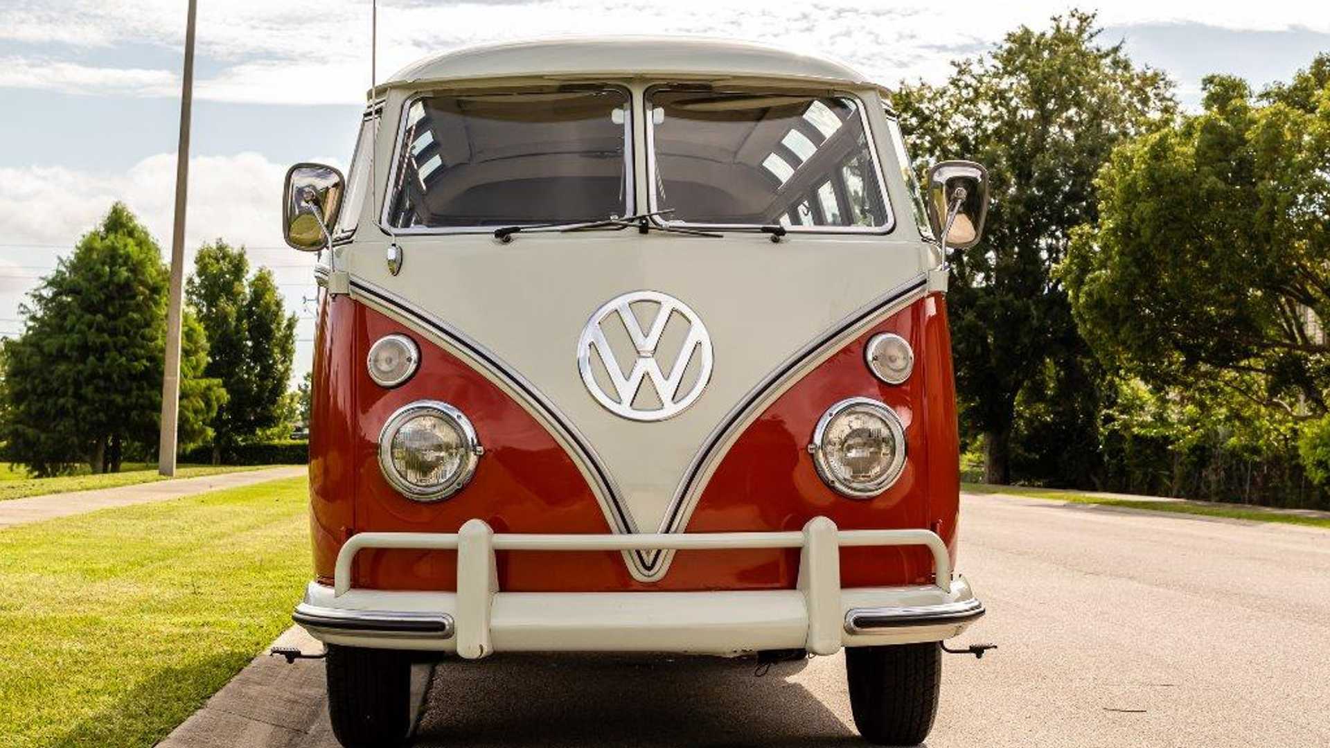 Get Blasted To The Past In A 1963 Volkswagen Bus | Motorious
