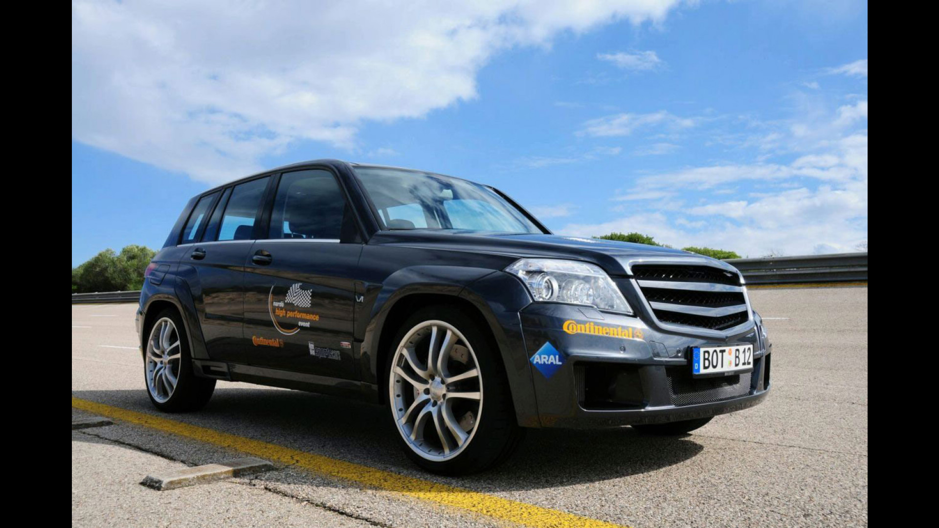 Mercedes GLK V12 by Brabus