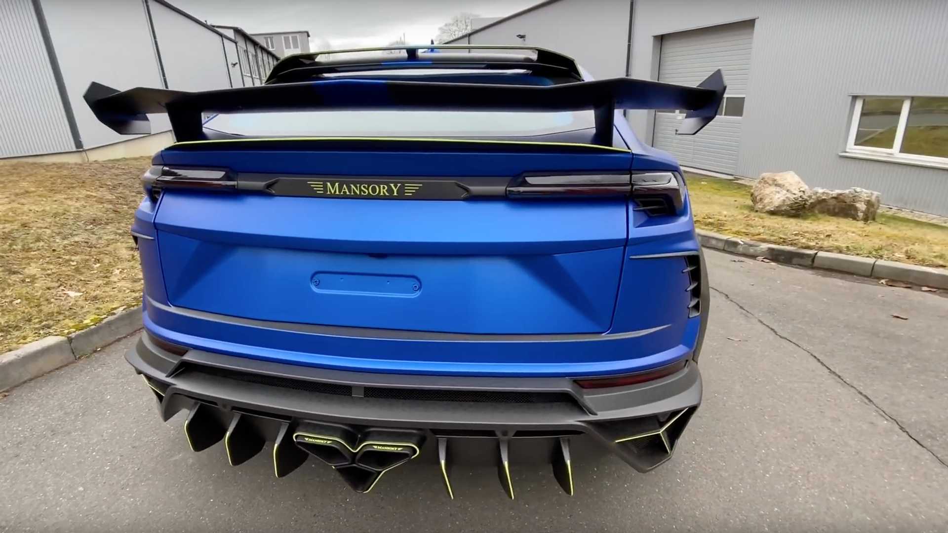VIDÉO - Visite guidée chez le préparateur Mansory