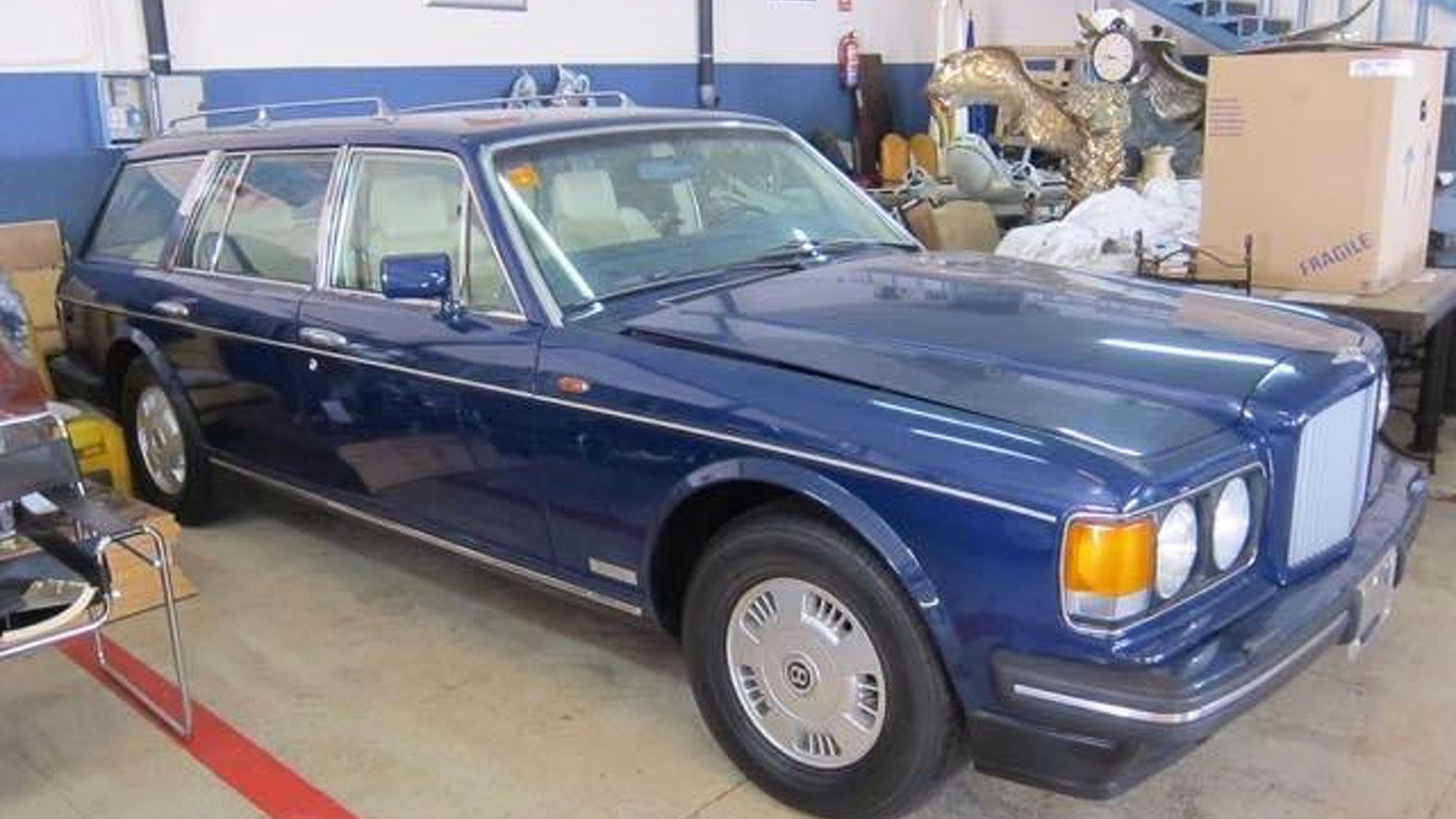 بينتلي بروكلاندز إستات "واجن" AWD , نادرة جداً , ومعروضة للبيع كذلك.