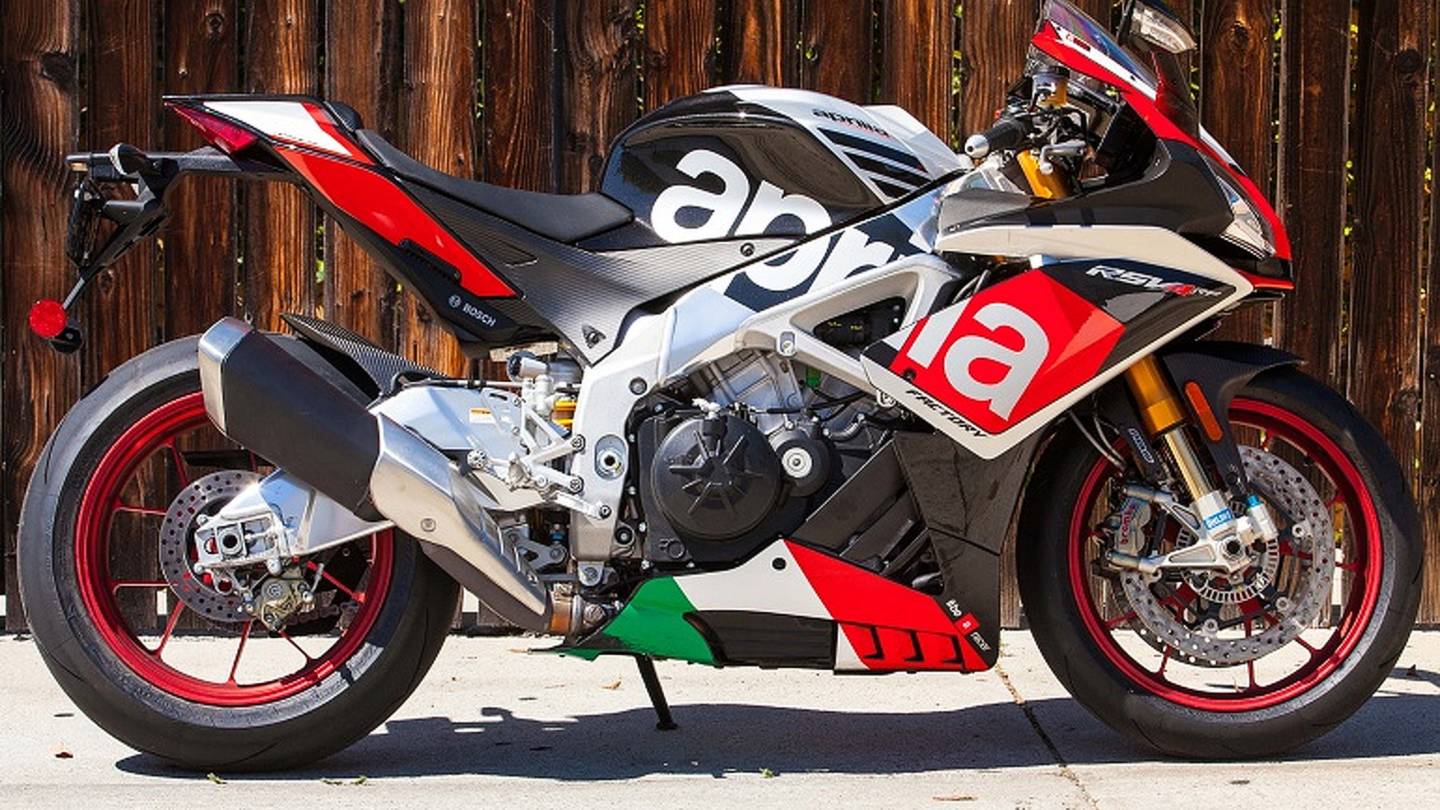 Superbike of the Year: Yamaha YZF-R1 vs Aprilia RSV4
