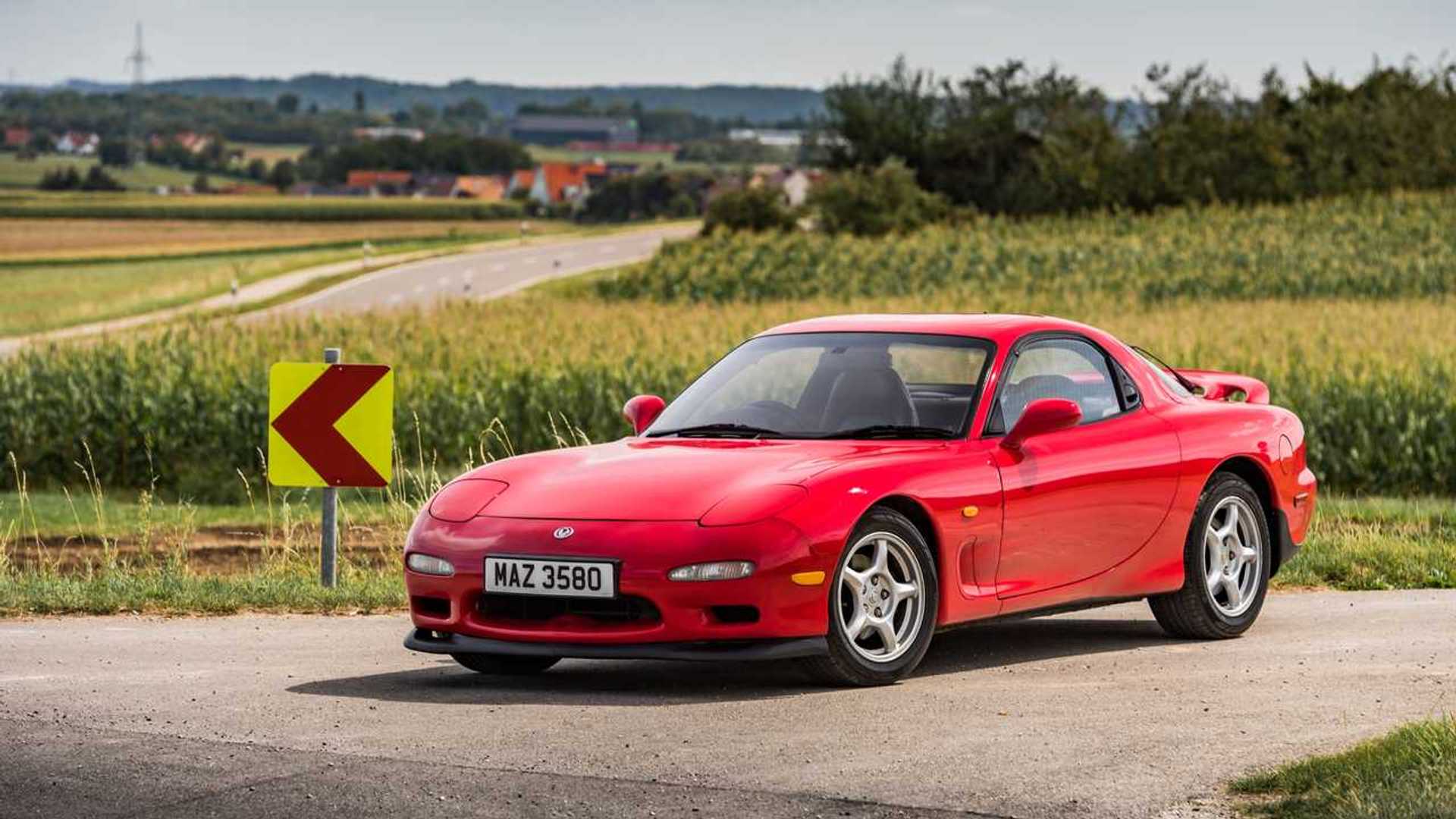 Gli rubano una rara RX-7: proprietario impazzisce alla finestra