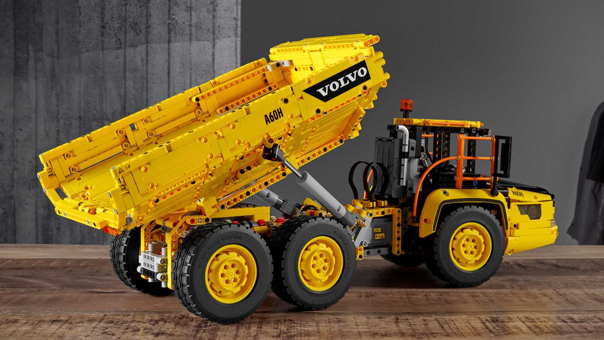 Lego Technic nos vuelve a sorprender con este Volvo 6x6 articulado
