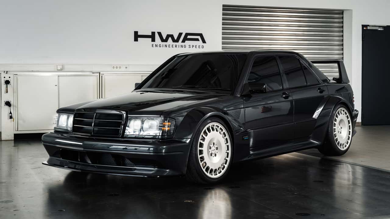 L'iconica Mercedes 190E Evo II è tornata grazie al fondatore di AMG
