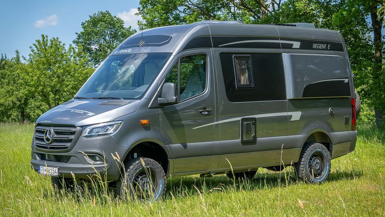 La Strada Regent E: Compact luxury camper based on the Sprinter