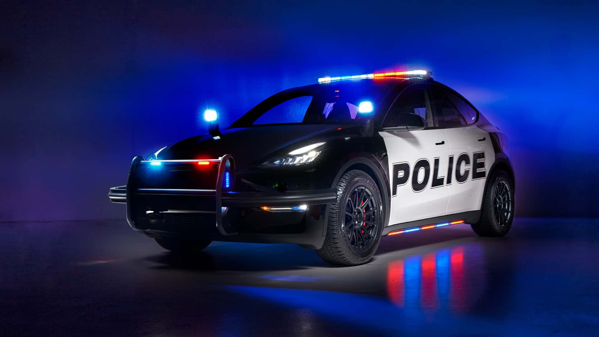 Das ist ein Tesla Model Y-Polizeiauto von Unplugged Performance