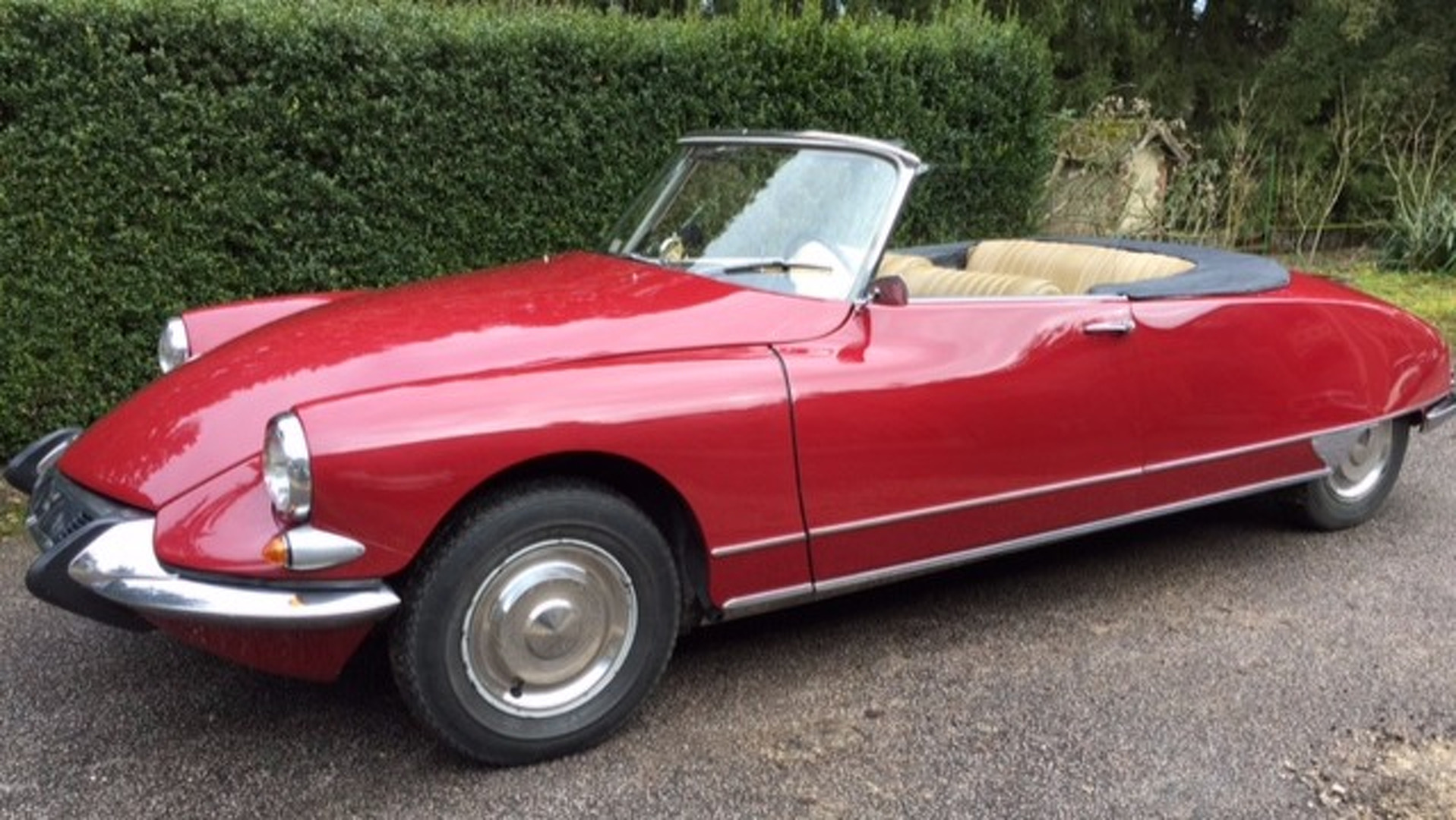 DS - 3 Citroën DS et 2 SM pour le salon Rétromobile