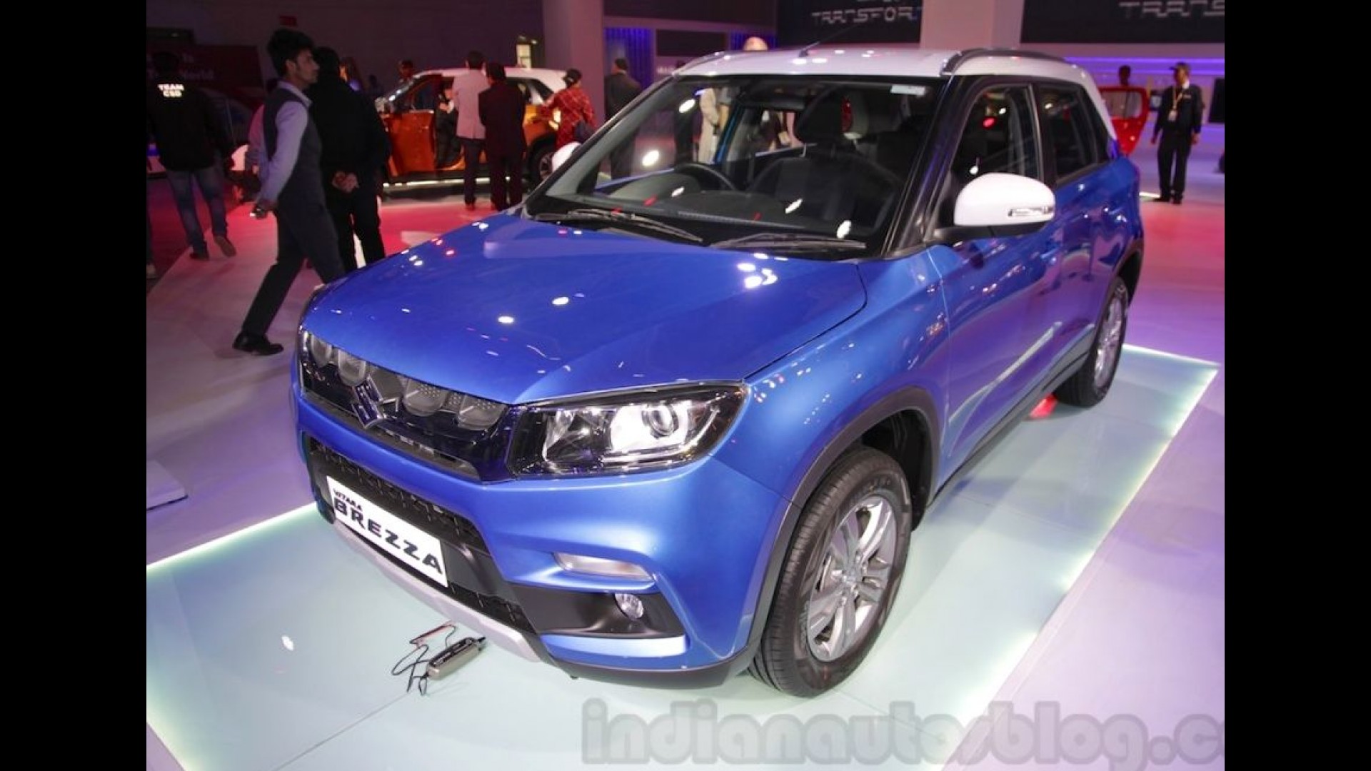 Suzuki revela "mini SUV" Vitara Brezza no Salão de Nova Delhi