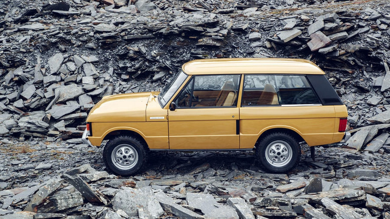 Range Rover 1978 é restaurado pela fábrica para venda