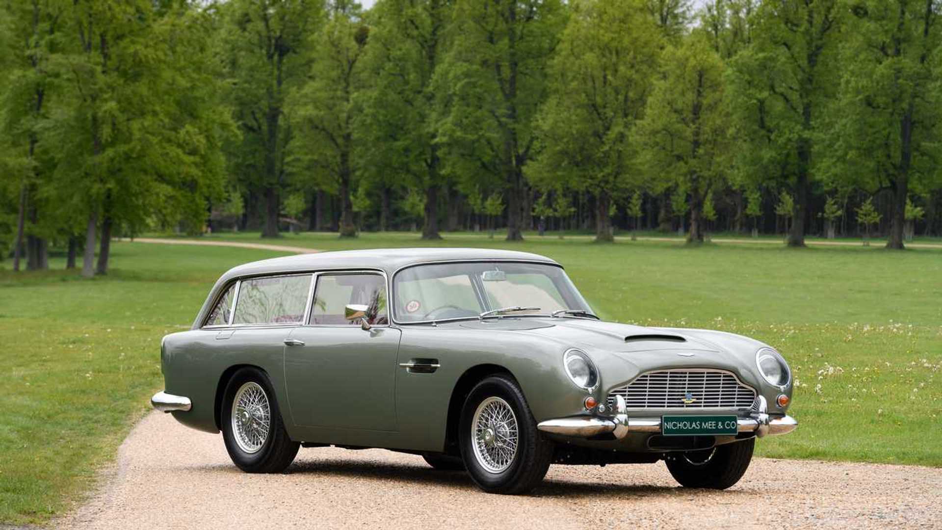 Un superbe trio d'Aston Martin DB5 Vantage disponible à la vente