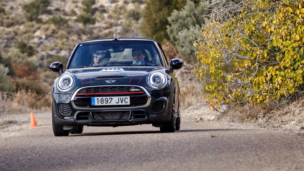 Probamos la gama John Cooper Works 2018, de MINI, en un tramo cerrado