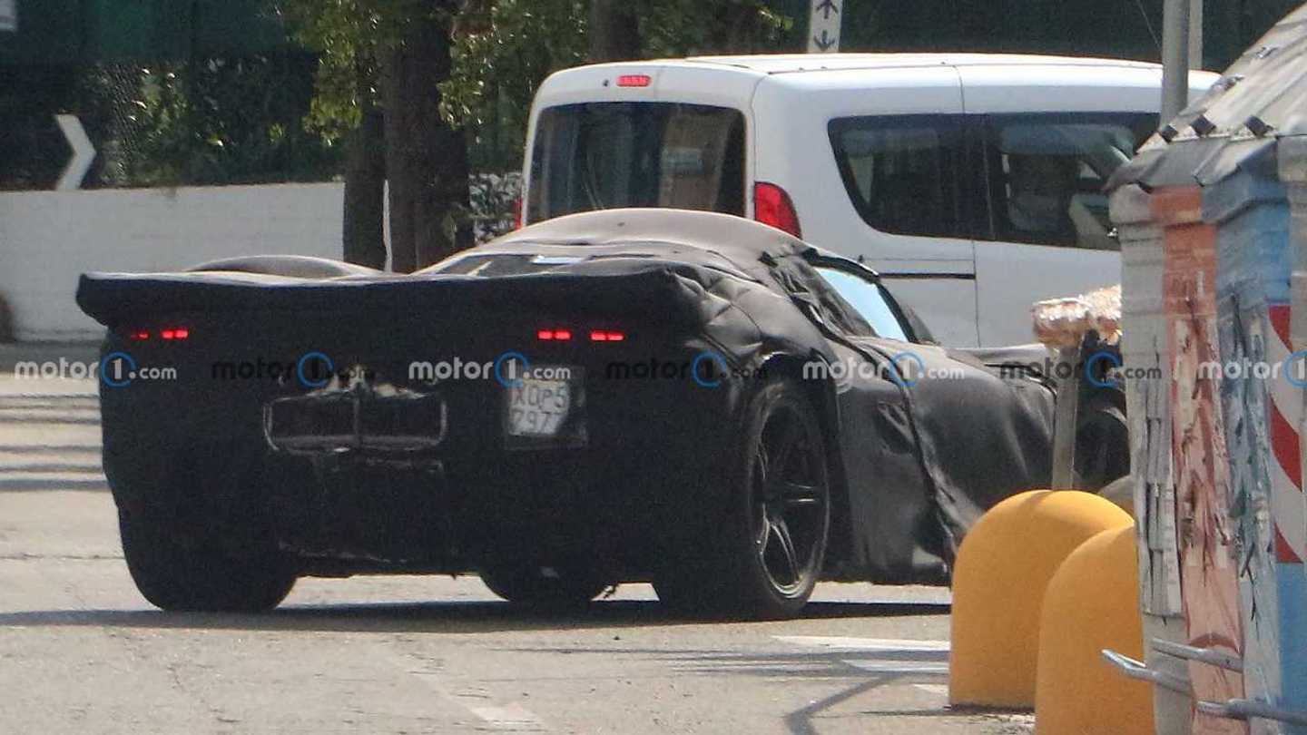 Le ultime foto spia della Ferrari Icona svelano nuovi dettagli